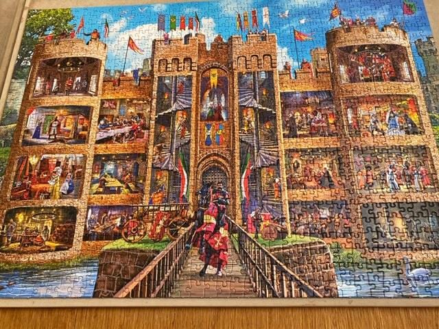 Gibsons - Castle Cutaway - 1000 Piece Jigsaw Puzzle – 🧩 Puzzles Galore